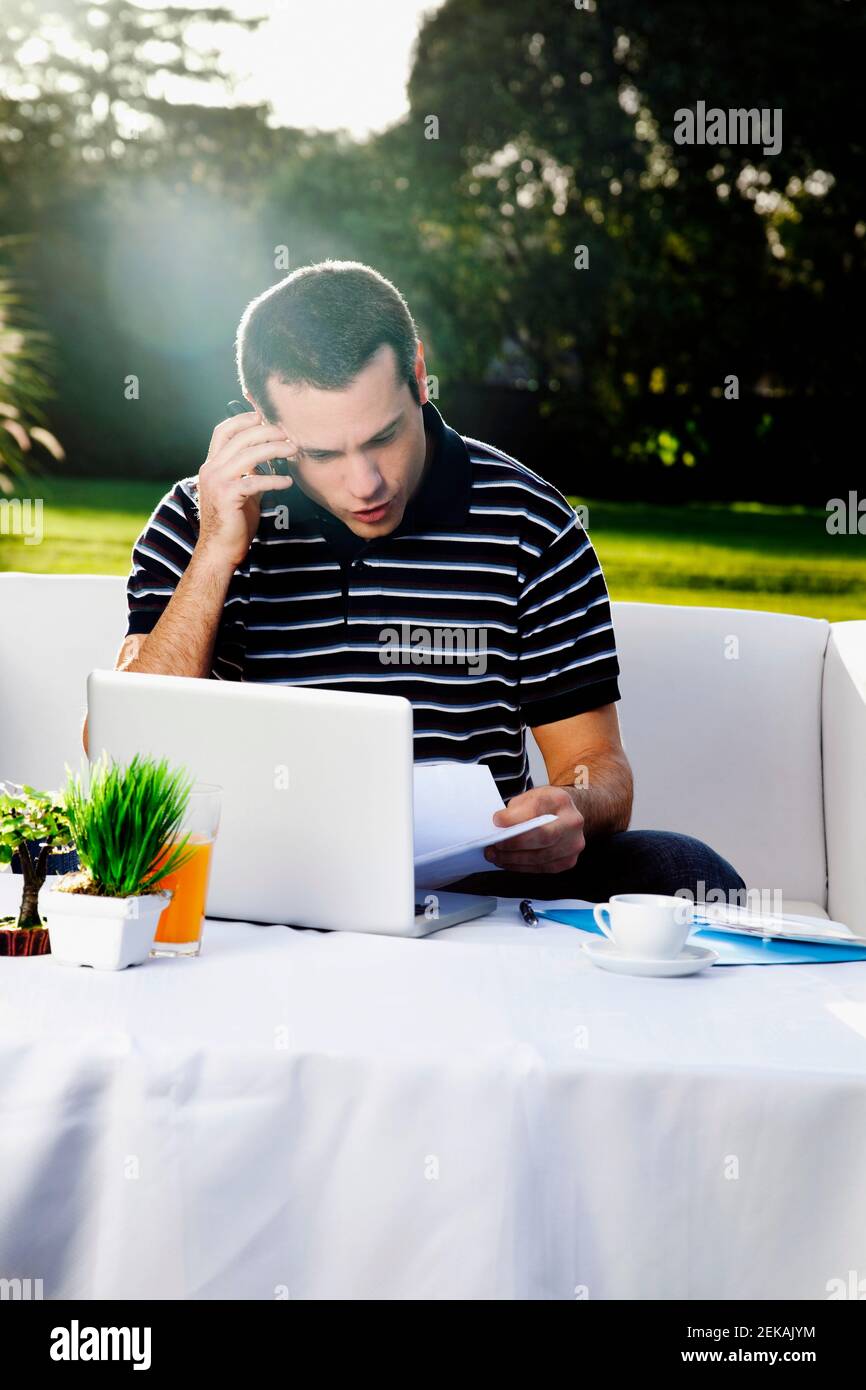 Sorting out bills hi-res stock photography and images - Alamy