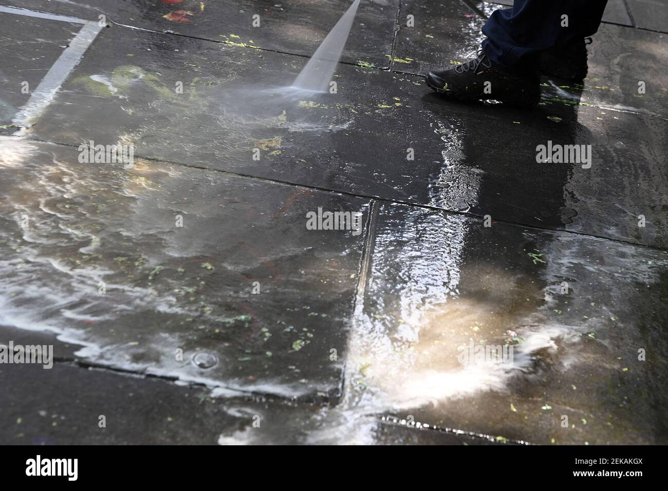 Pressure wash graffiti hi-res stock photography and images - Alamy