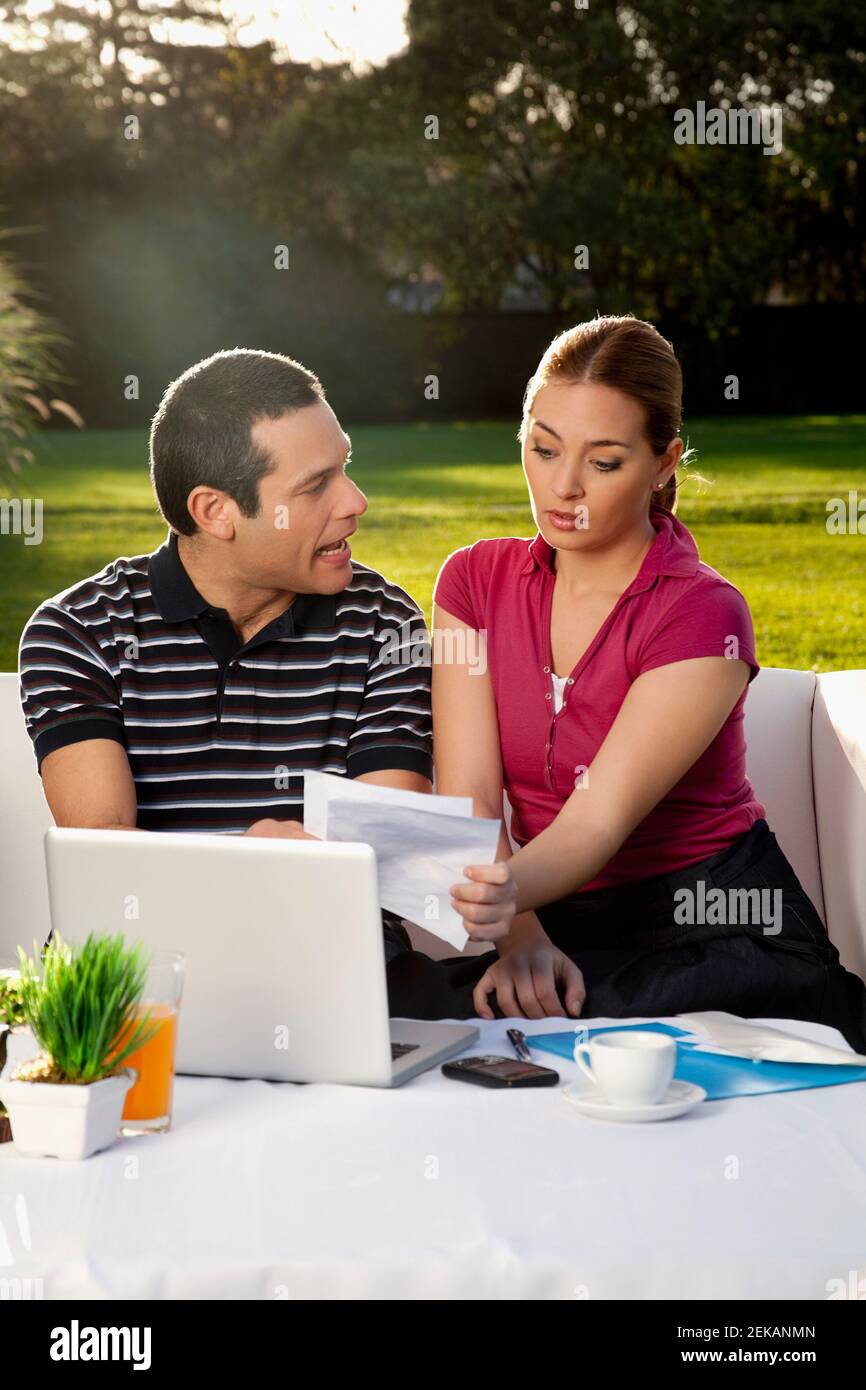 Sorting out bills hi-res stock photography and images - Alamy