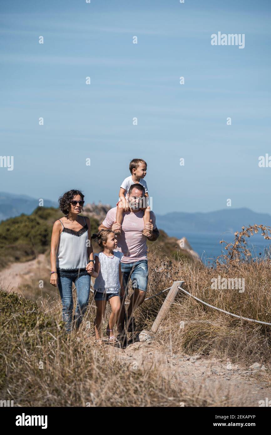 Family hiking nature trail hi-res stock photography and images - Alamy