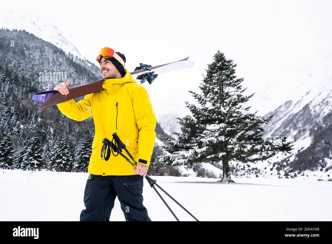 Man walking away snow hi-res stock photography and images - Alamy