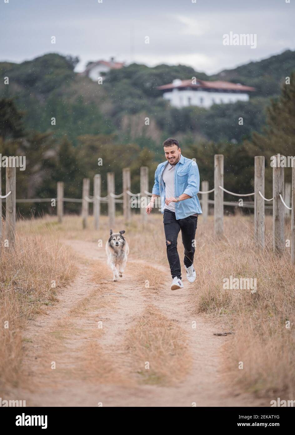 Man men running with dog hi-res stock photography and images - Alamy