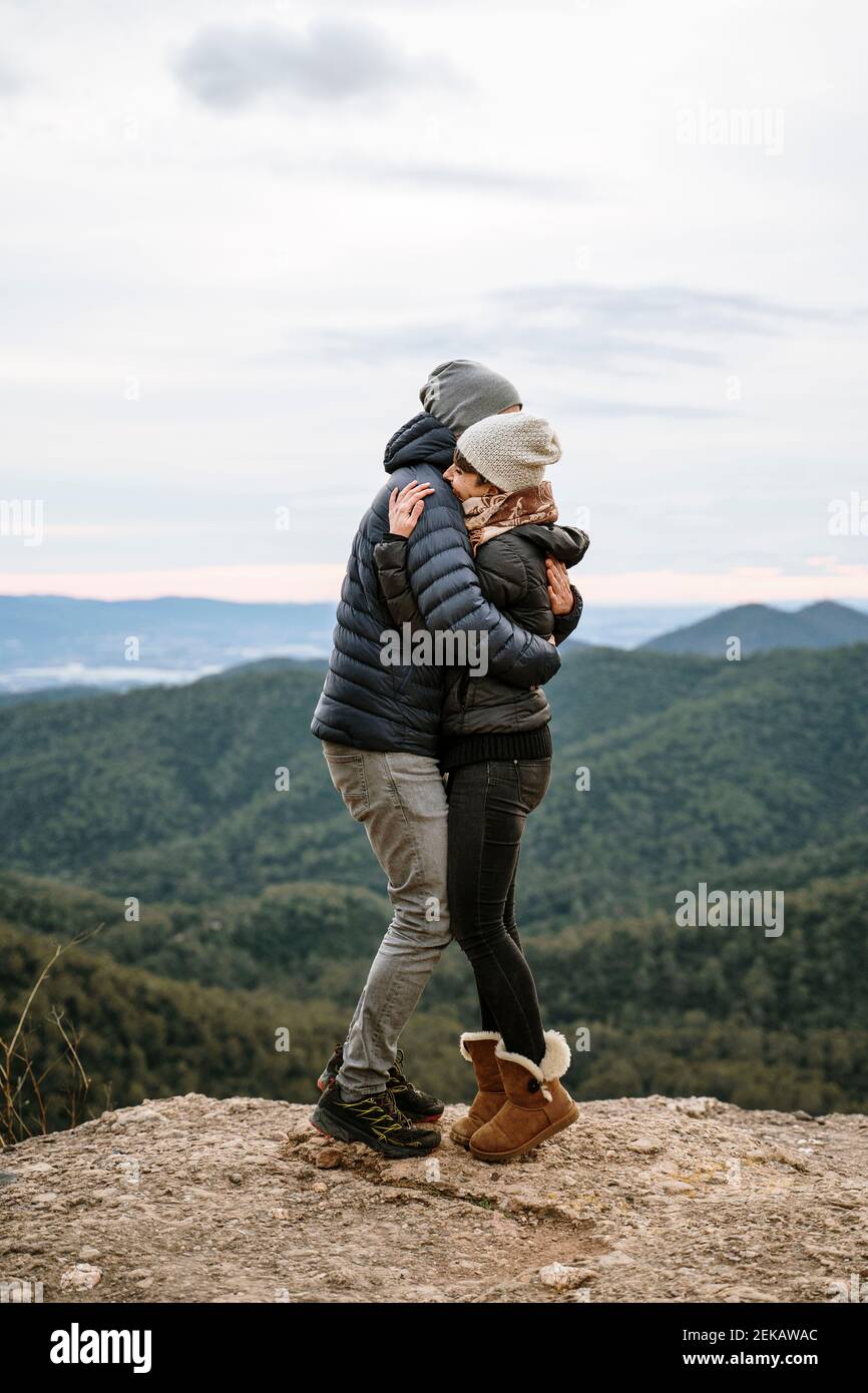 Affectionate couple hugging each other at viewpoint Stock Photo - Alamy