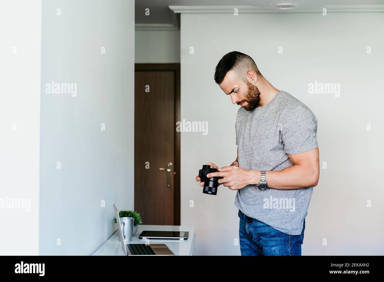 Camera young man interior hi-res stock photography and images - Alamy