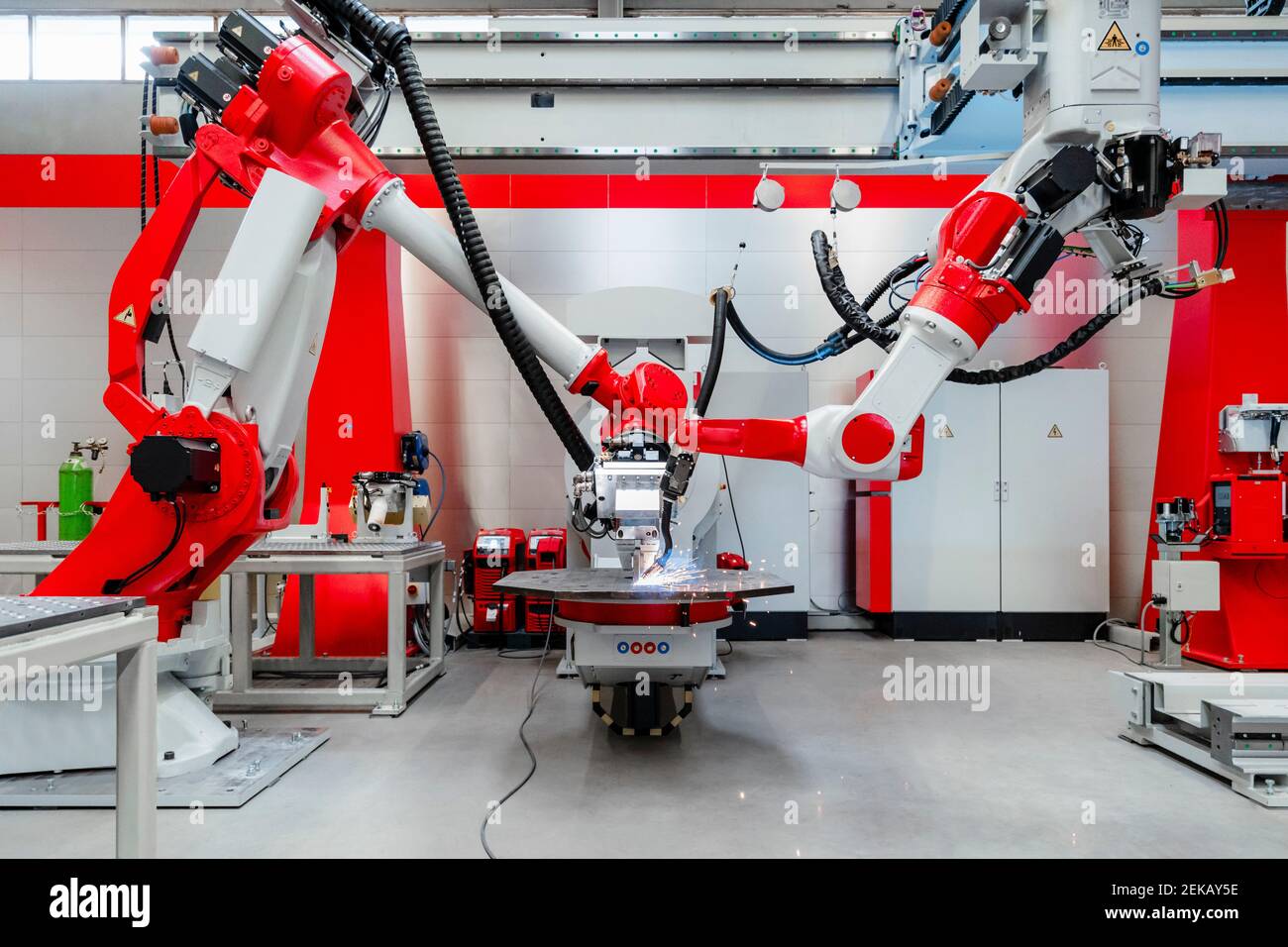 Automated industrial robots welding metal in factory Stock Photo - Alamy