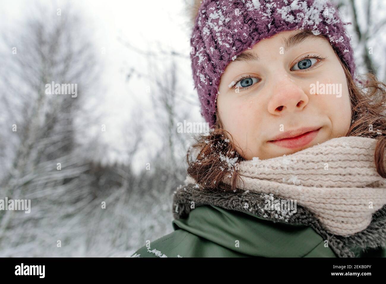 Warm clothing snow hi-res stock photography and images - Alamy