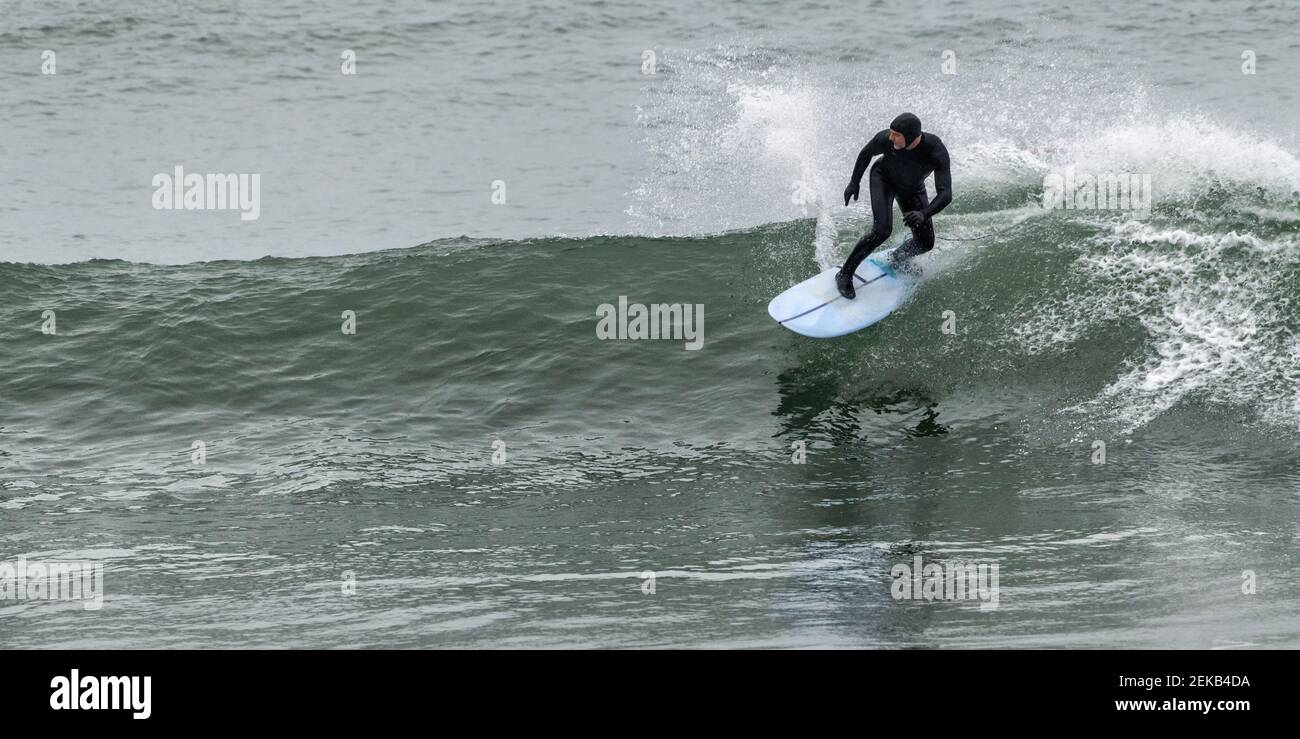 Surfing at manorbier hi-res stock photography and images - Alamy