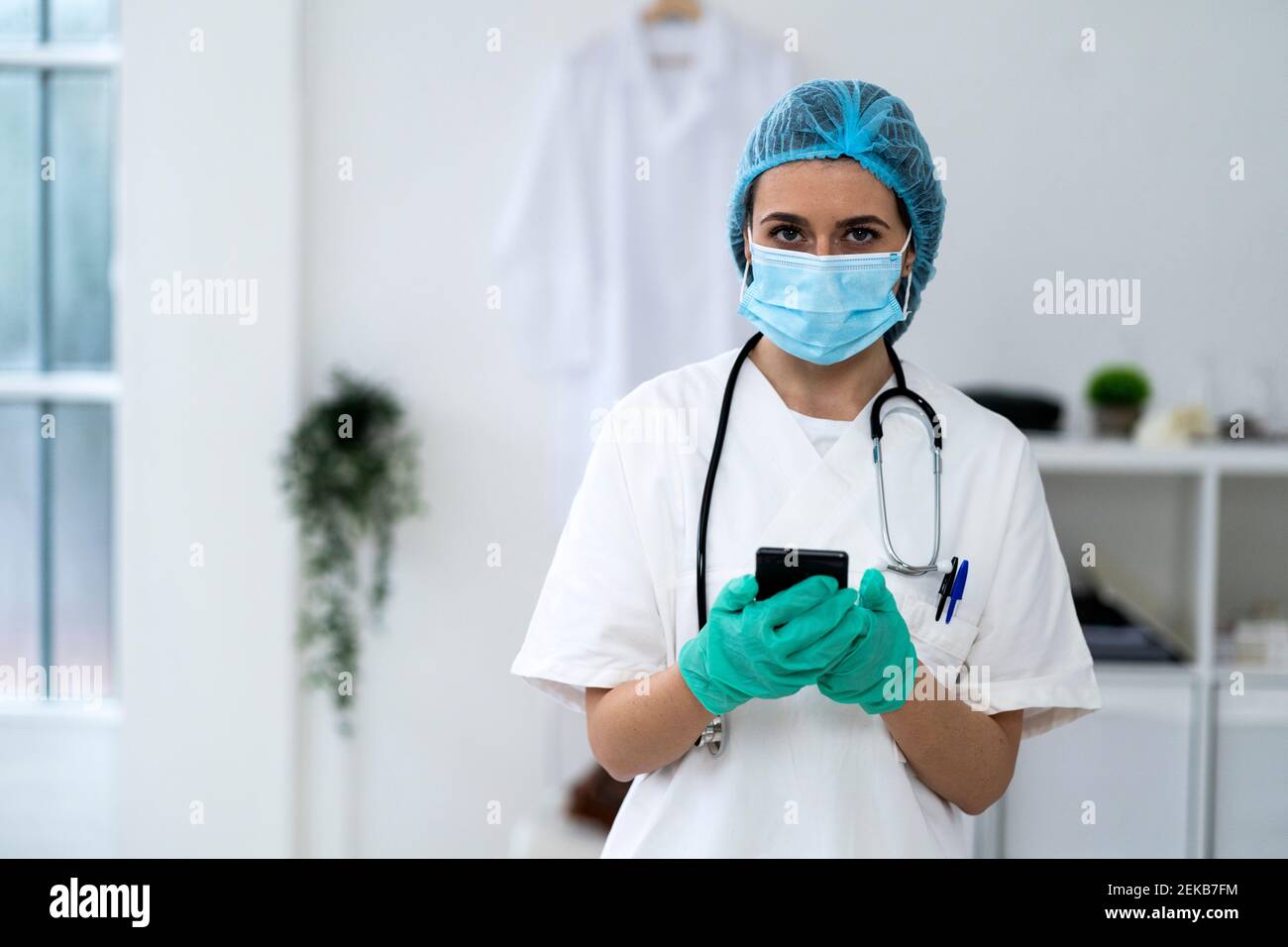 Doctor cap hi-res stock photography and images - Alamy