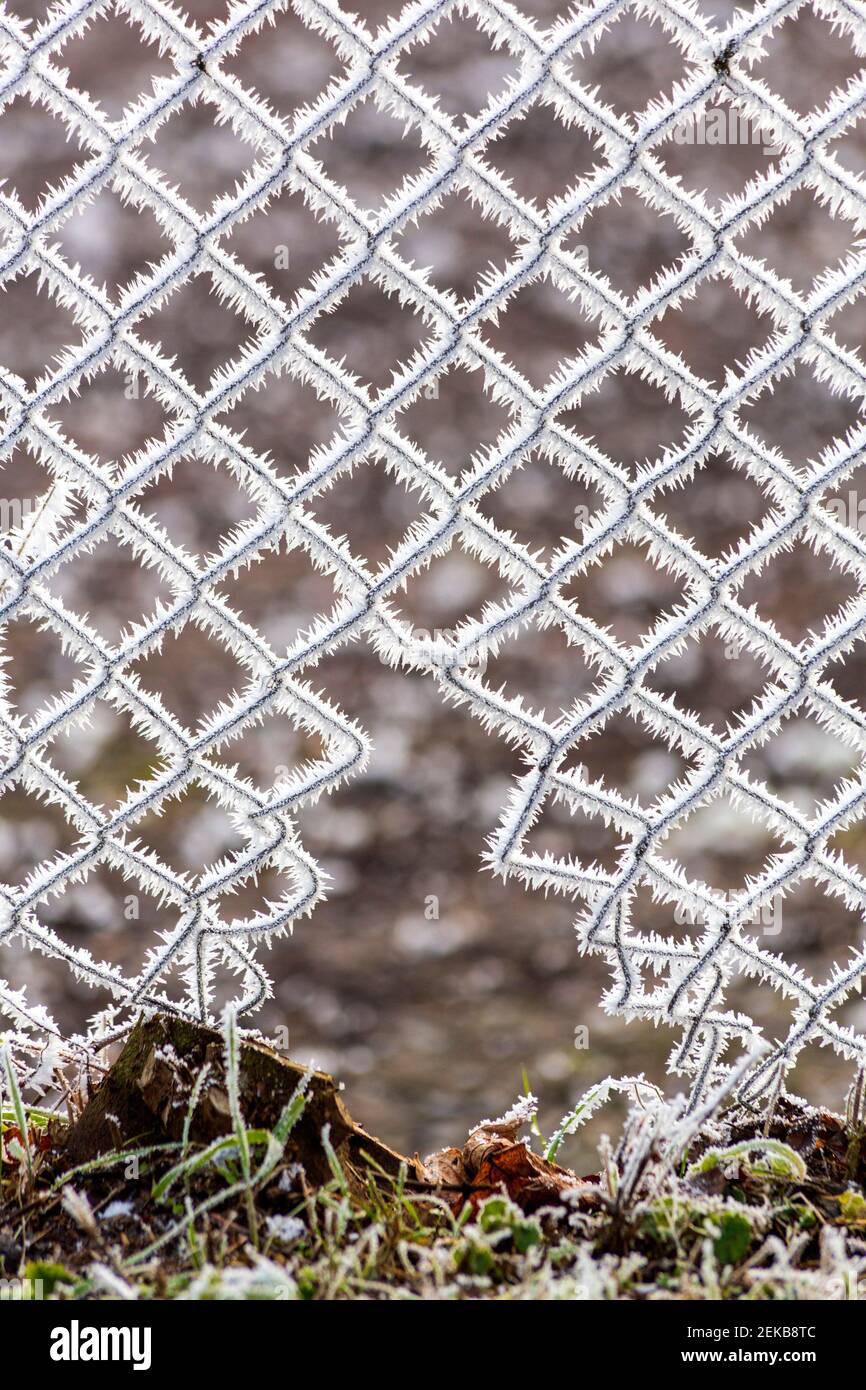 Broken fence hi-res stock photography and images - Alamy