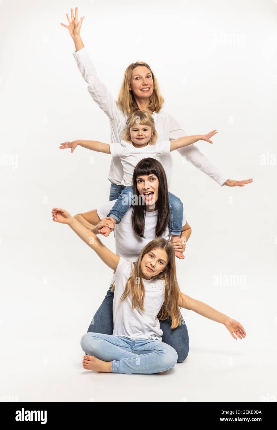 Group children studio smiling hi-res stock photography and images - Alamy