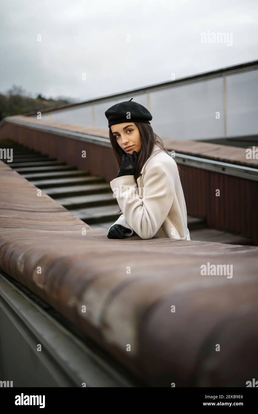 Beautiful woman leaning chin hand hi-res stock photography and images ...