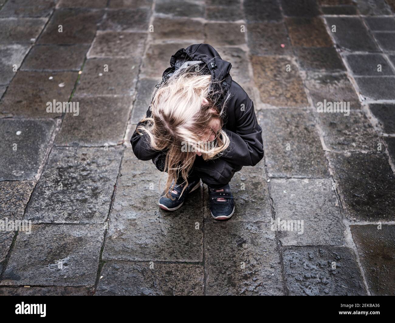 Girl lost hi-res stock photography and images - Alamy