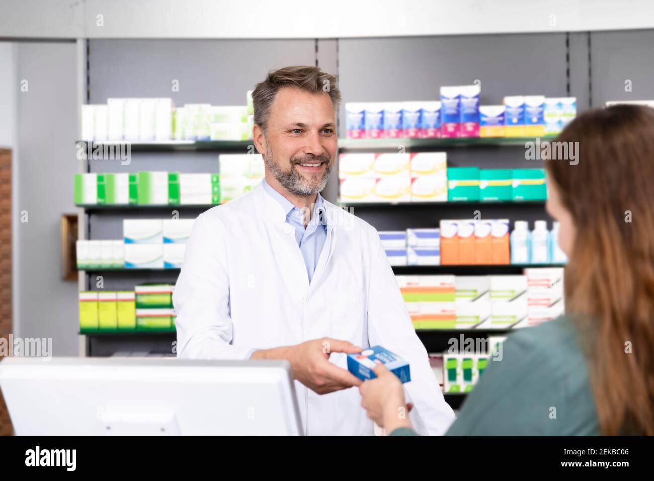 Female customer support computer hi-res stock photography and images ...