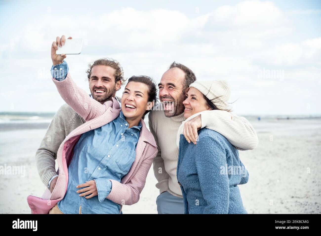 Beach group selfie hi-res stock photography and images - Alamy