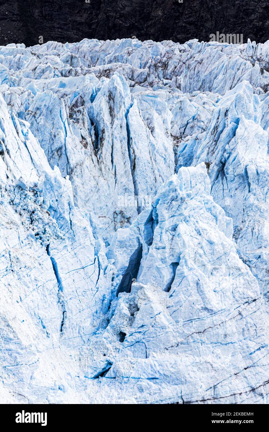 Fissure fissures fissured fissuring hi-res stock photography and images ...