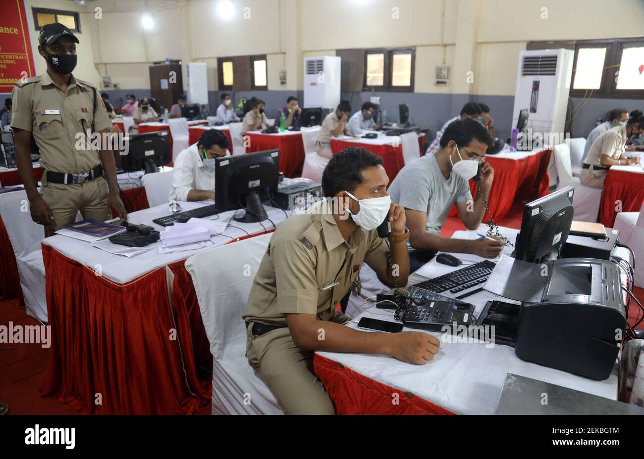 Indian volunteers from Delhi Civil Defence (DCD) wearing face masks ...