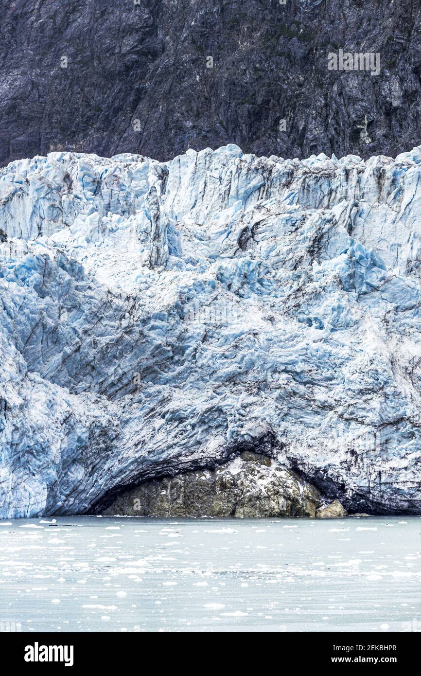 Fissure fissures fissured fissuring hi-res stock photography and images ...