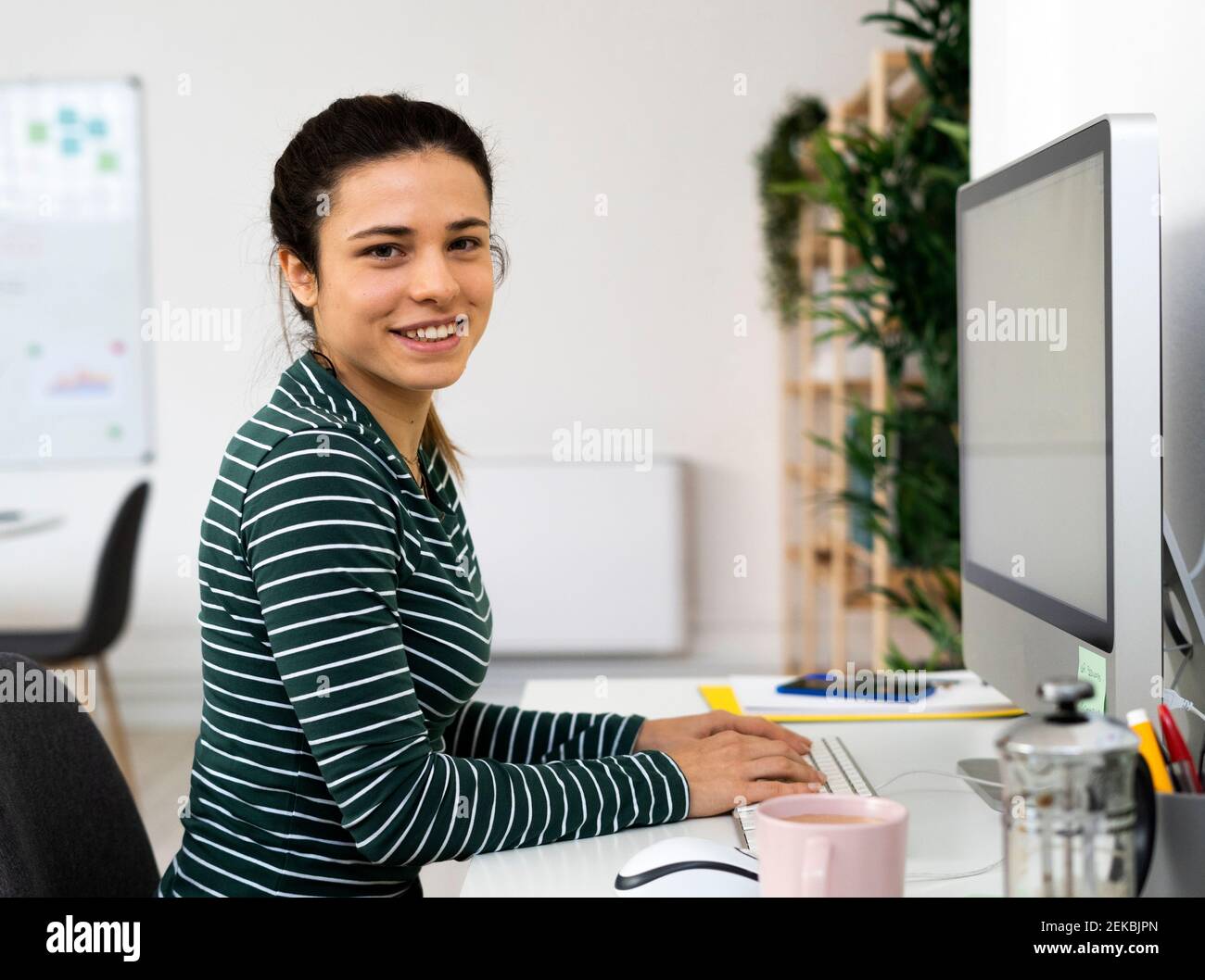 Work desk computer hi-res stock photography and images - Alamy