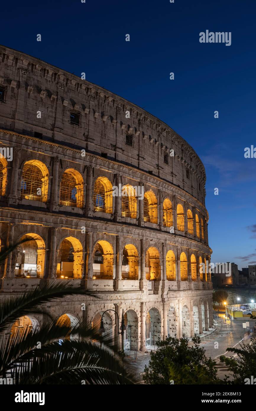 Italy, Rome, Colosseum, Ancient amphitheatre at night Stock Photo - Alamy