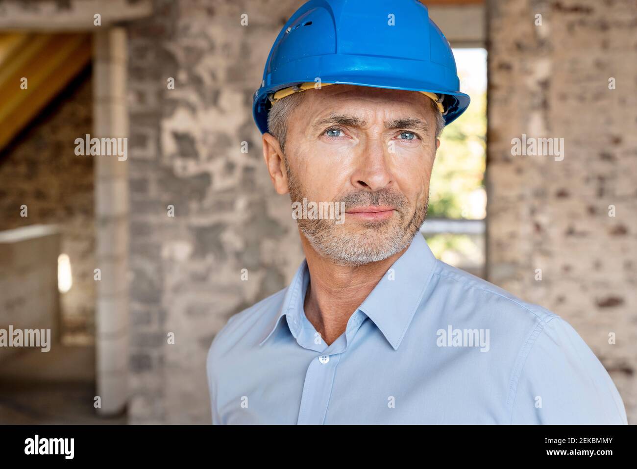 Staring hard hi-res stock photography and images - Alamy