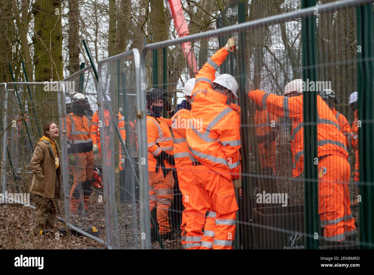 Installing fencing hi-res stock photography and images - Alamy
