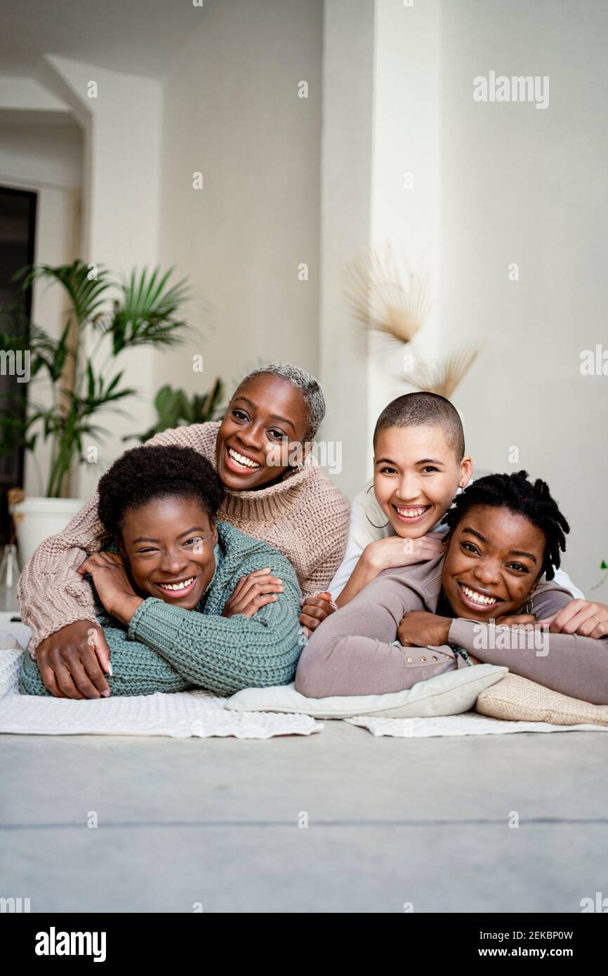 Friends resting hi-res stock photography and images - Alamy