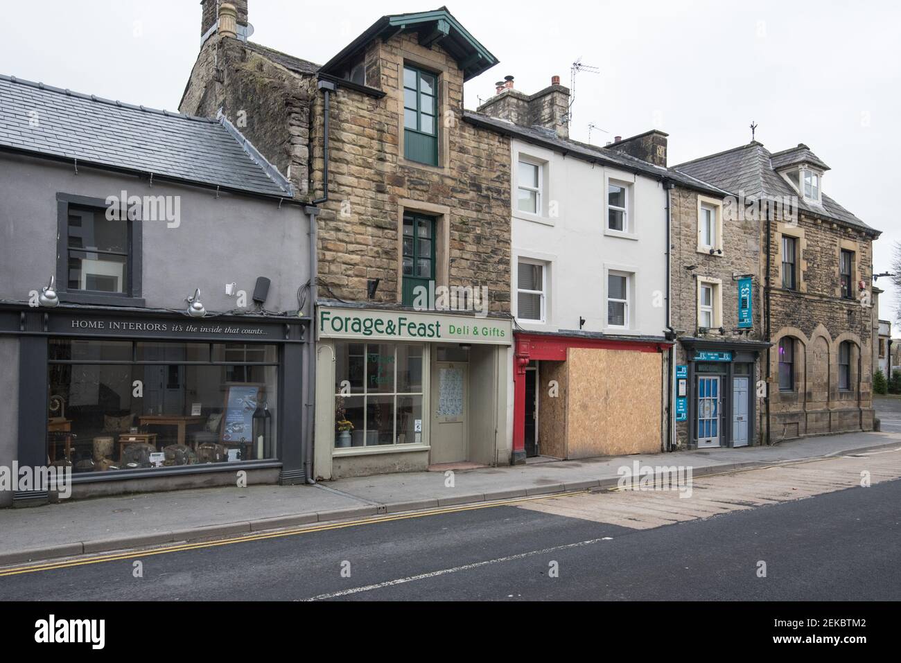 Former settle down cafe hi-res stock photography and images - Alamy