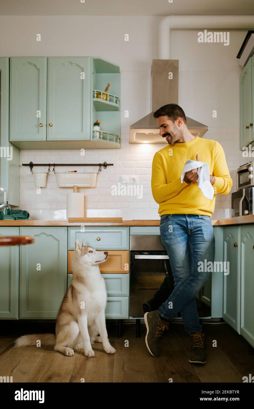 Drying hands hi-res stock photography and images - Alamy