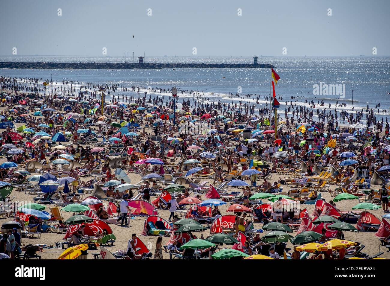 Crowds of people enjoy the sun and the warm weather during the heat ...
