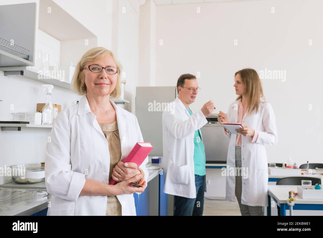 Lab researcher portrait hi-res stock photography and images - Alamy