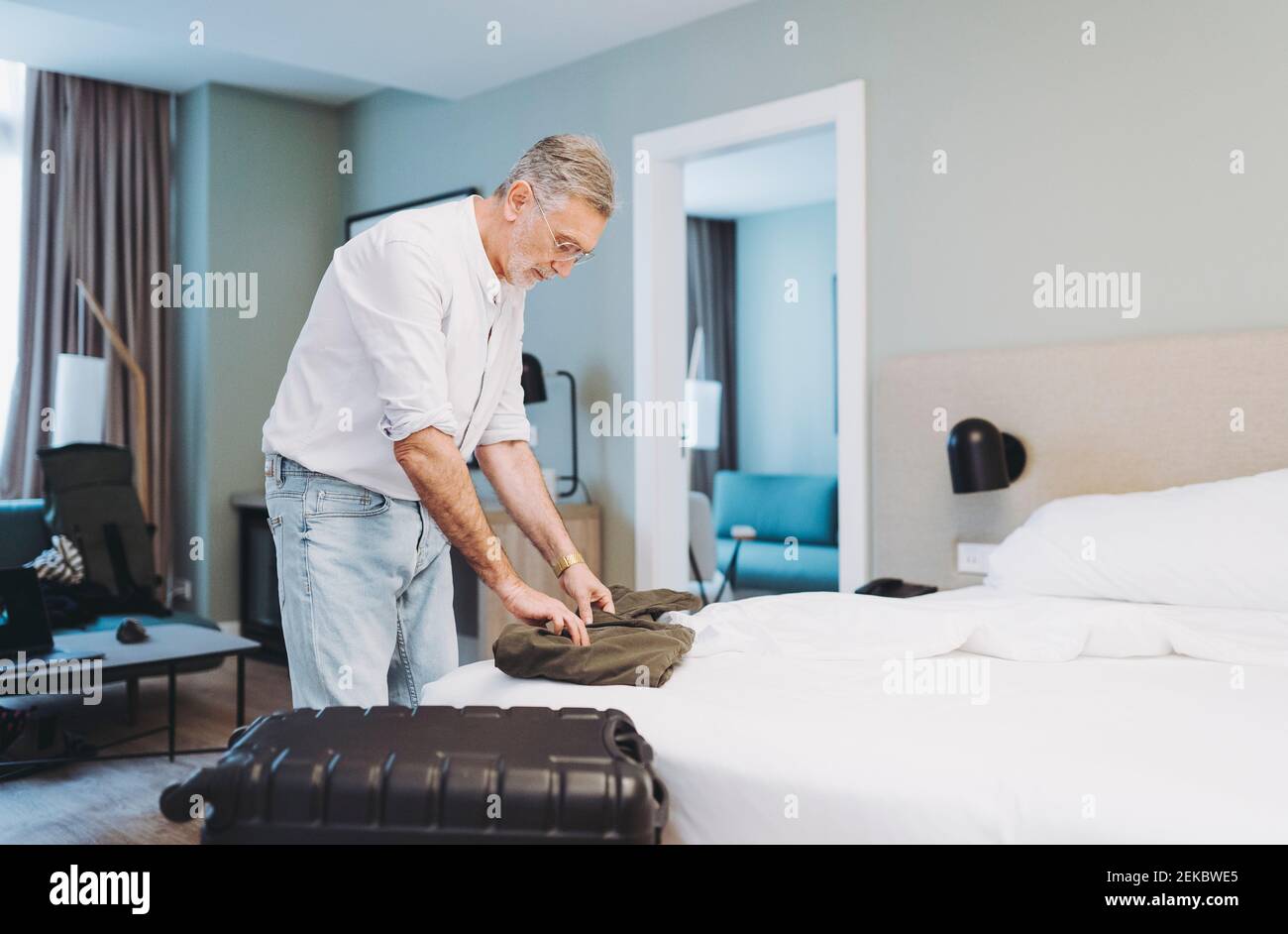 Unpacking suitcase hi-res stock photography and images - Alamy
