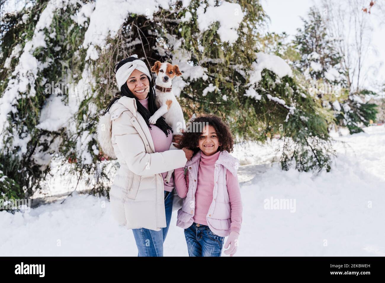 Family three children dog hi-res stock photography and images - Alamy