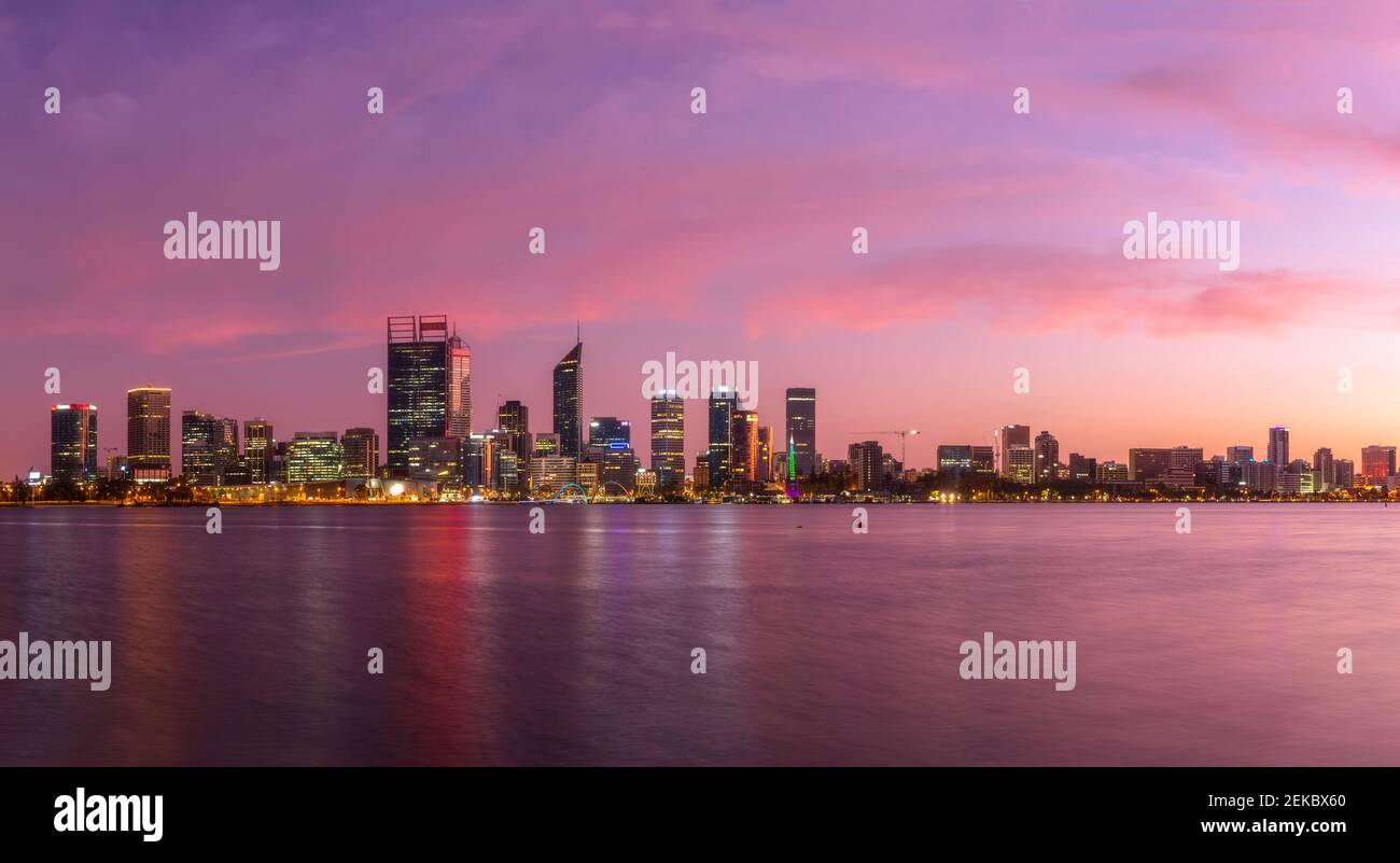 Perth swan hi-res stock photography and images - Alamy