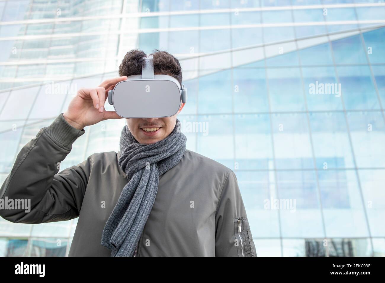 Man watching building hi-res stock photography and images - Alamy