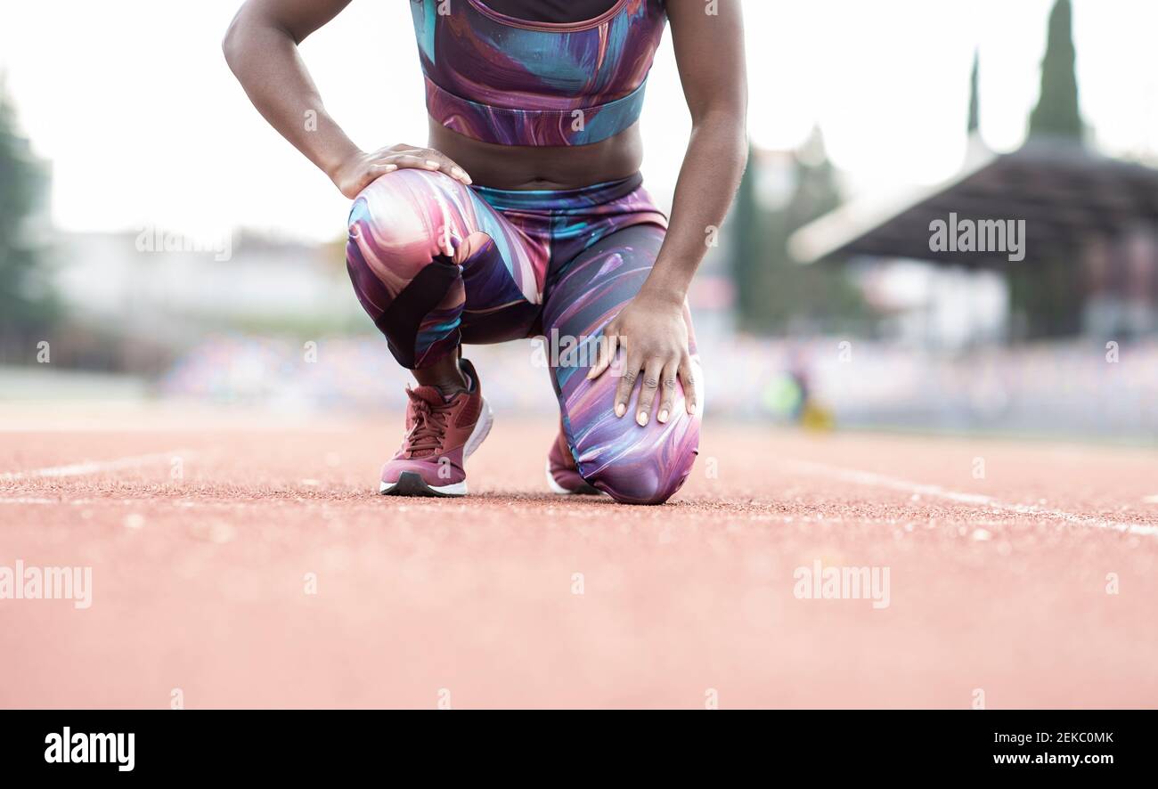 Female athlete at the starting line hi-res stock photography and images ...