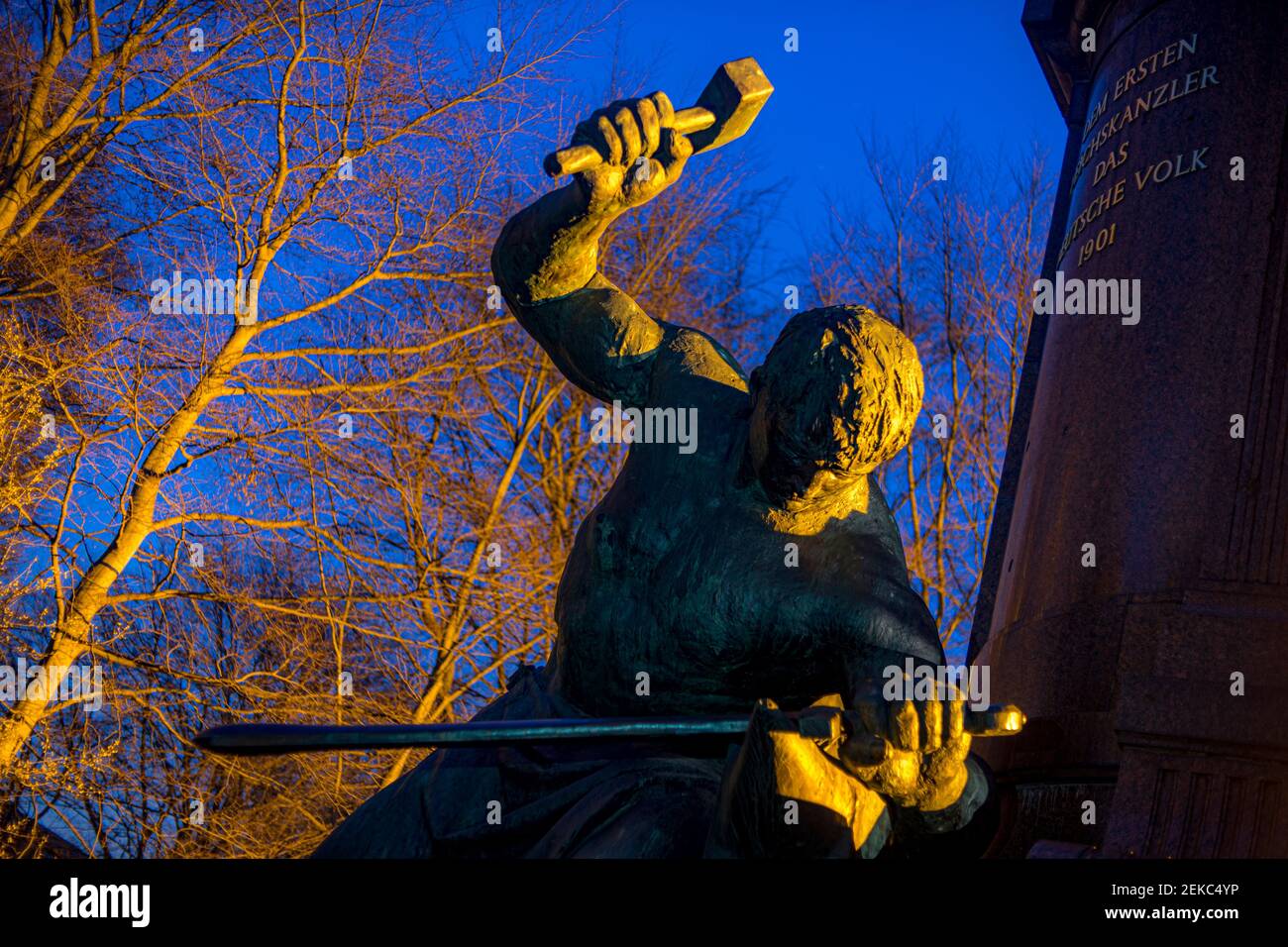 Statue holding sword hi-res stock photography and images - Alamy