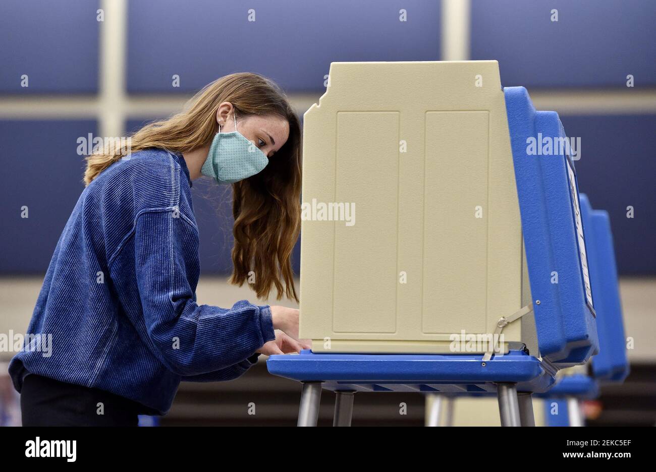 Ella Markley of Overland Park marks her paper ballot during advance ...