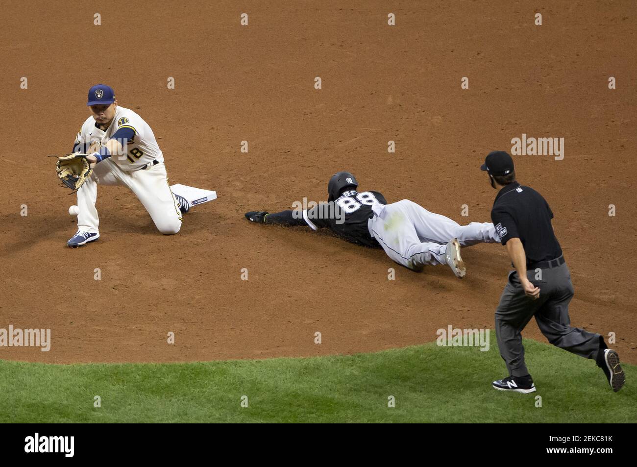 August 3, 2020: Milwaukee Brewers second baseman Keston Hiura #18 takes ...