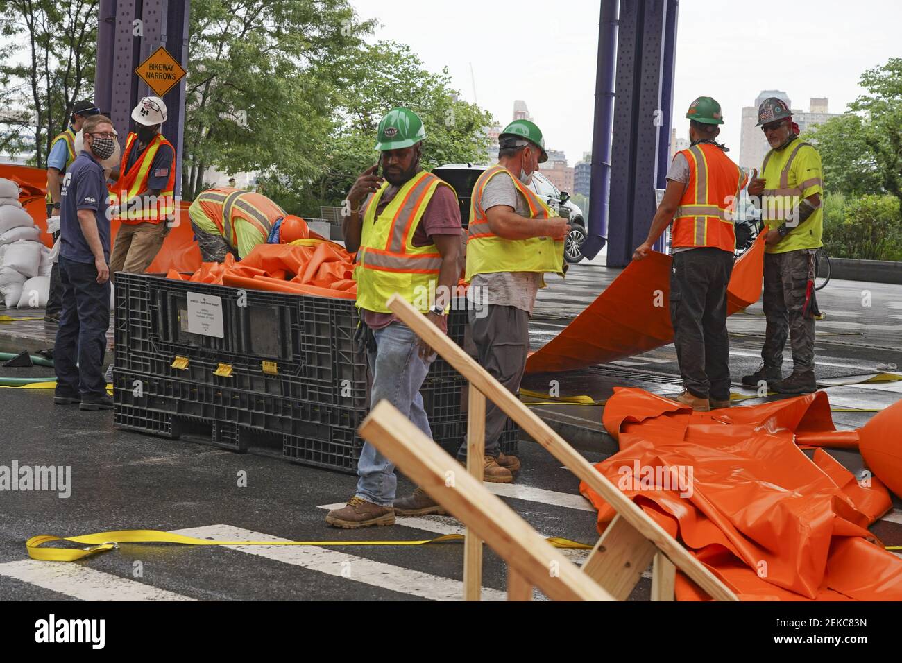 Construction crew erect temporary flood barriers in South Street ...