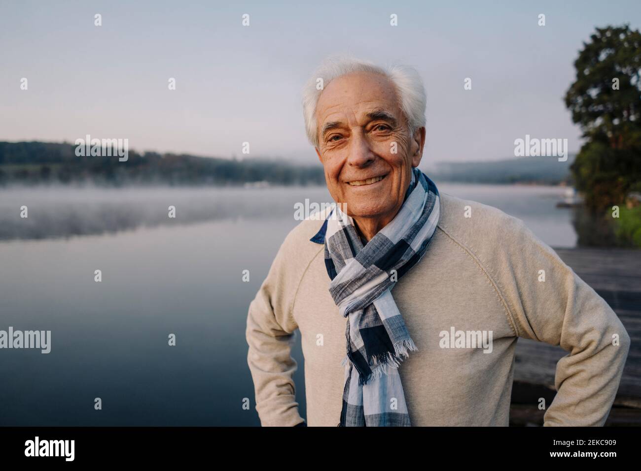 Man staring at lake hi-res stock photography and images - Alamy