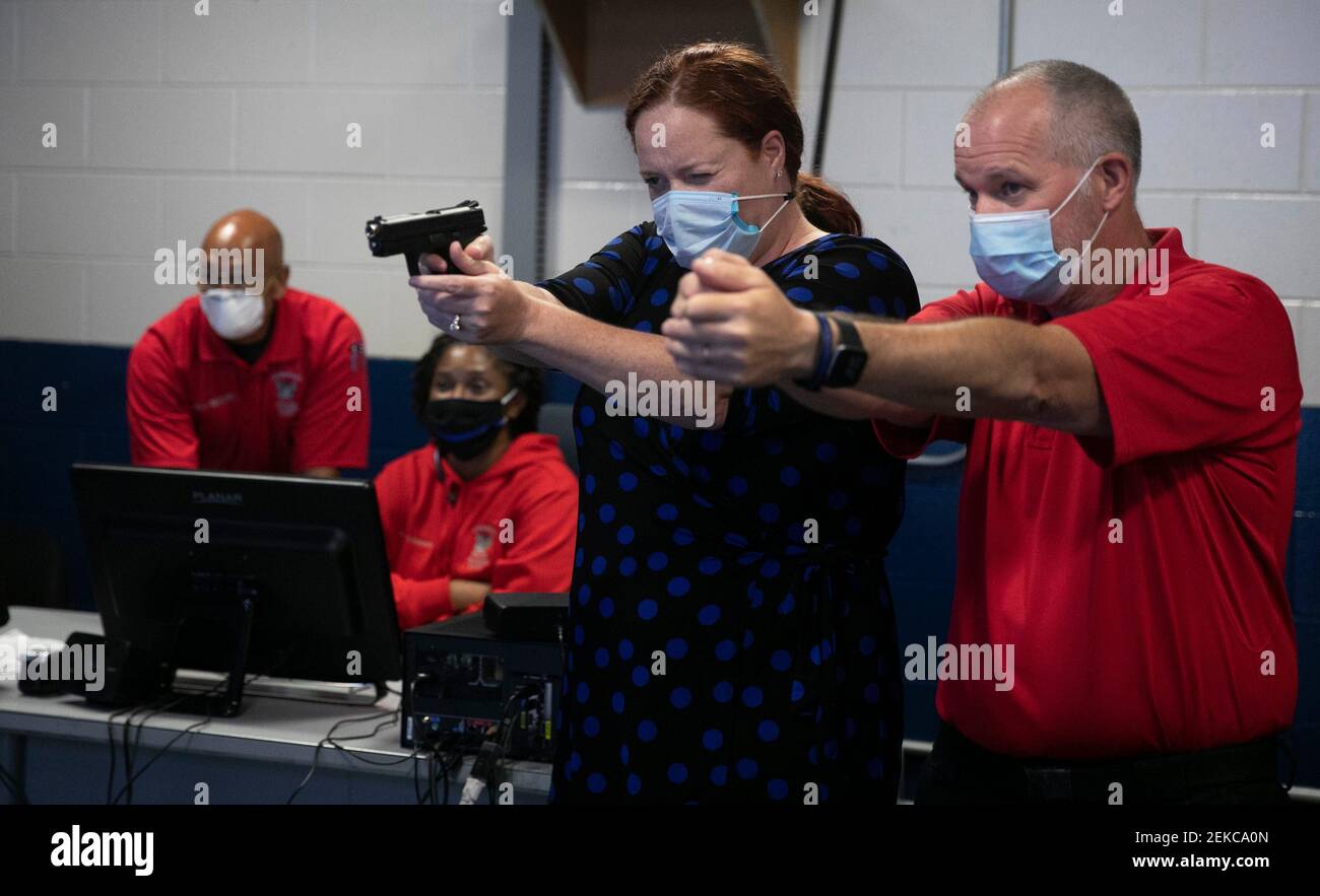 Women police officers in training hi-res stock photography and images ...