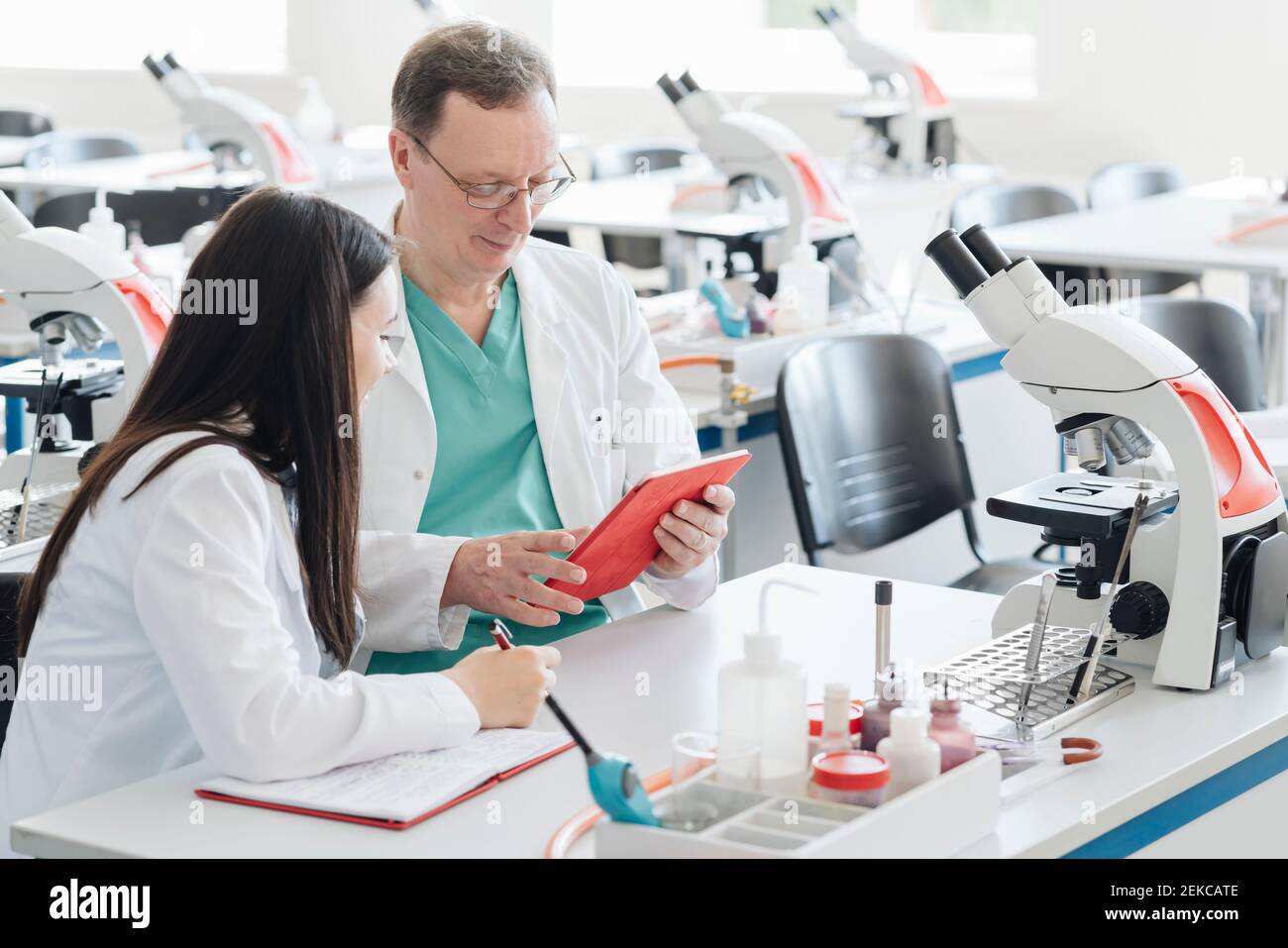 Lab technician using microscope hi-res stock photography and images - Alamy