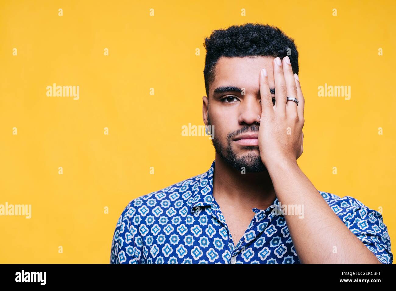 Yellow covering hi-res stock photography and images - Alamy