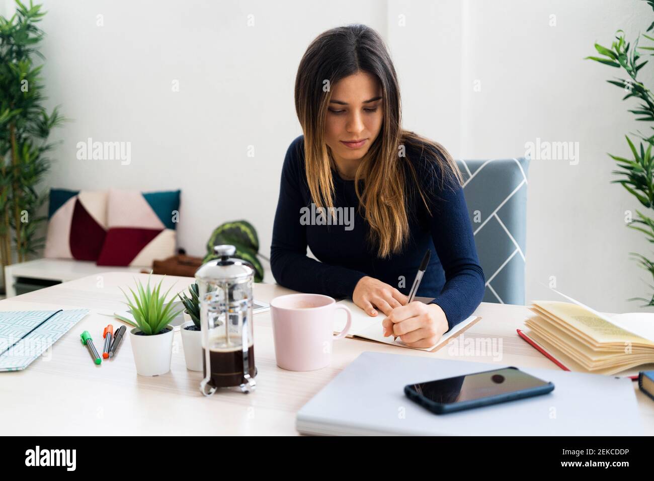 Black student writing hi-res stock photography and images - Alamy