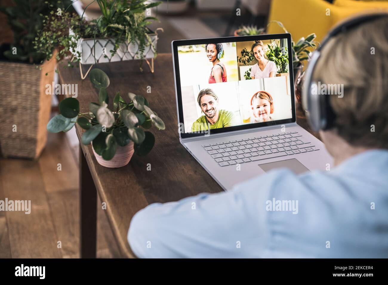 African woman video conference hi-res stock photography and images - Alamy