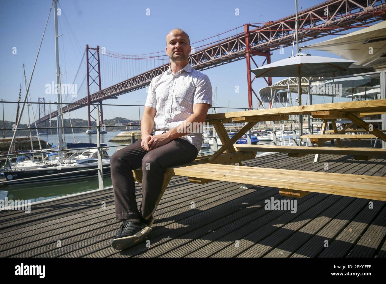 Lisbon, 08/04/2020 - Zoom In Zoom Out. James Cave. (PAULO SPRANGER ...