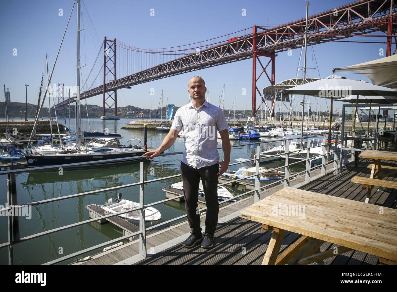 Lisbon, 08/04/2020 - Zoom In Zoom Out. James Cave. (PAULO SPRANGER ...