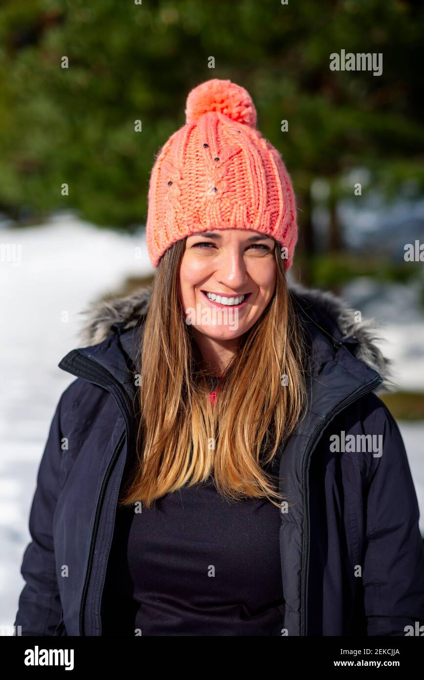 Women with winter clothing hi-res stock photography and images - Alamy