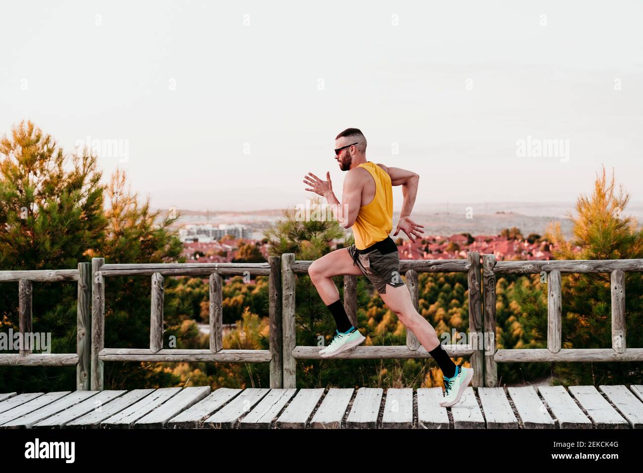 Athlete man running on an boardwalk hi-res stock photography and images ...