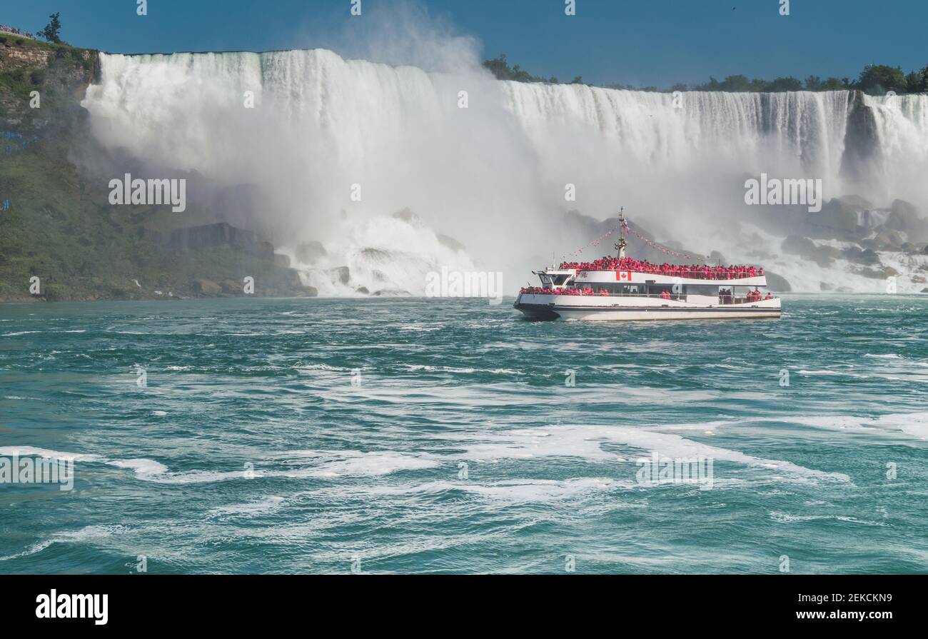 Niagara Falls with tourist boat Stock Photo - Alamy